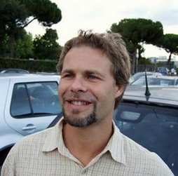 Giovanni Frezza: Une petite frimousse sous un casque d'or! - Maniaco ...